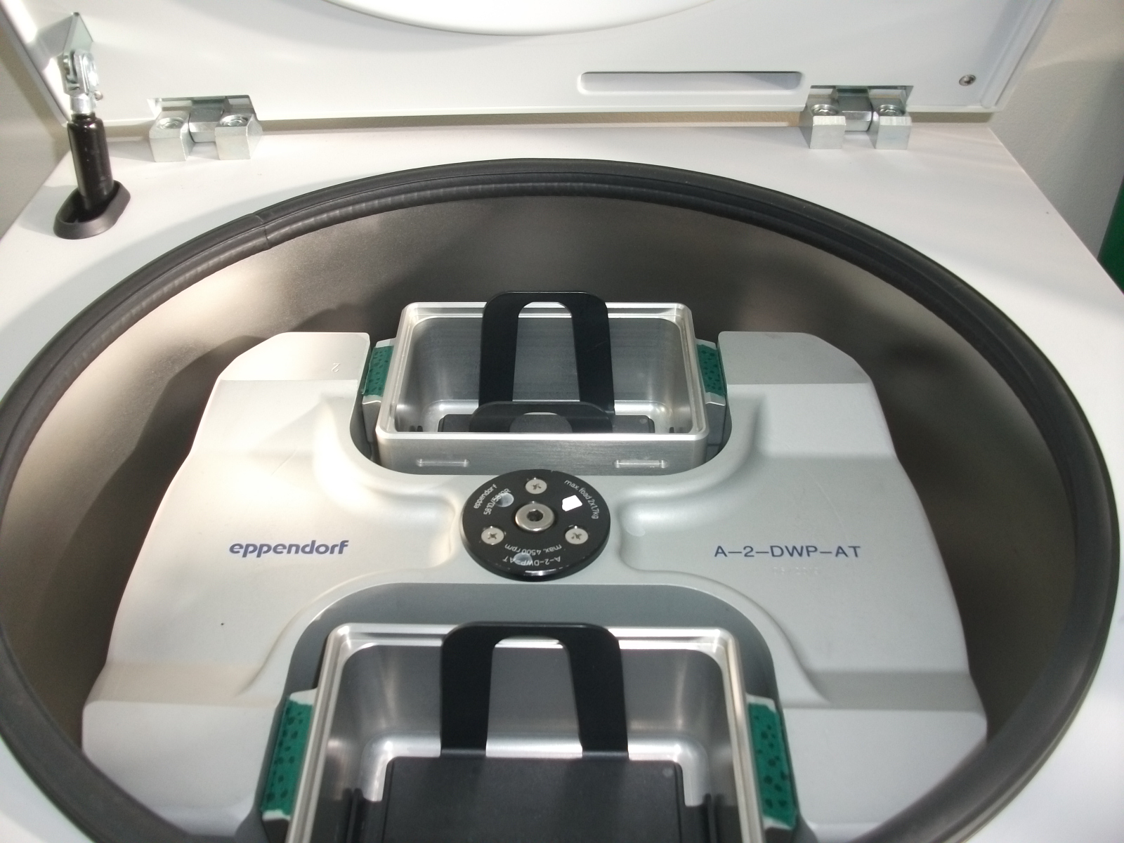 Centrifuges: Eppendorf 5810 Centrifuge w A-2-DWP-AT rotor